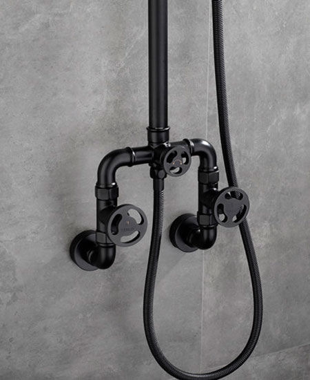 Černá industriální sprcha